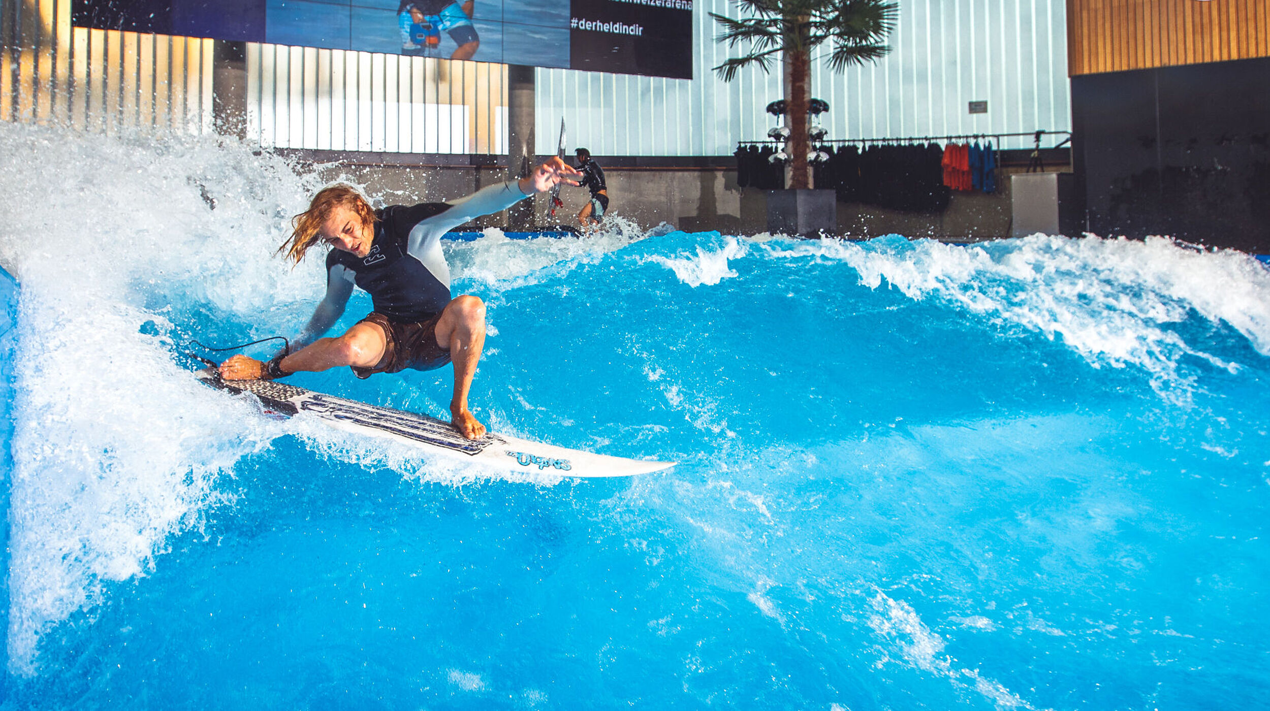 Indoor Surfen München | PURE Surfcamps